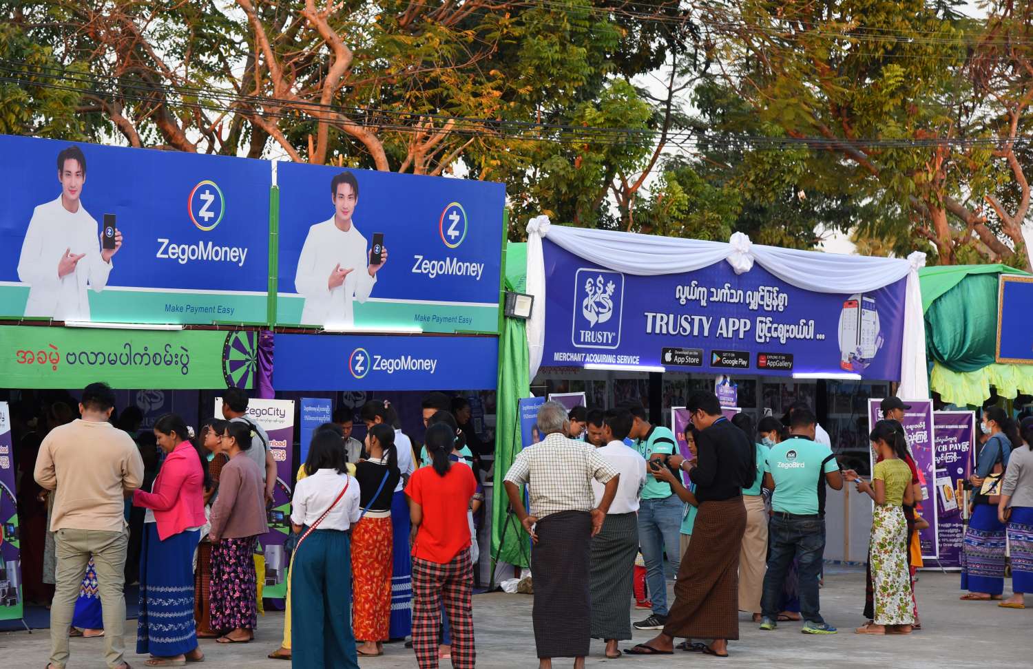 ၇၅ နှစ်မြောက်စိန်ရတုလွတ်လပ်ရေးနေ့အထိမ်းအမှတ် ဂုဏ်ပြုယာဉ်များ၊ ပြခန်းမ