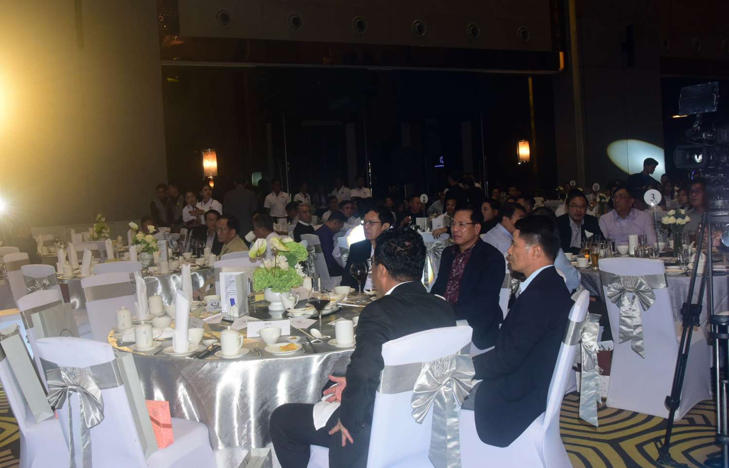 ပြည်ထောင်စုဝန်ကြီး ဦးမောင်မောင်အုန်း မြန်မာအမျိုးသားလေကြောင်း Mna ၇၅