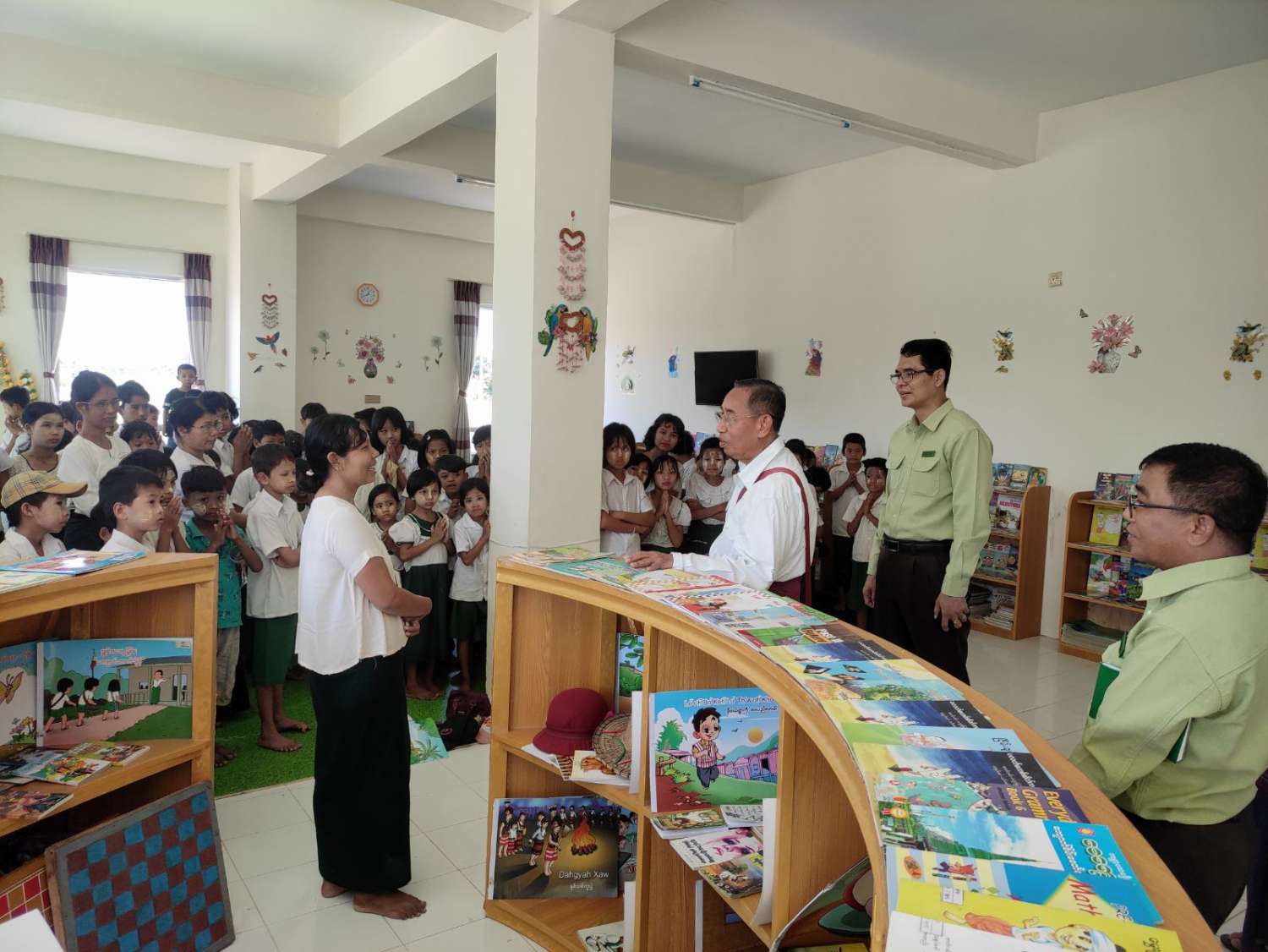 နိုင်ငံတော်စီမံအုပ်ချုပ်ရေးကောင်စီအဖွဲ့ဝင် မန်းငြိမ်းမောင် ပန်းတနော်မ