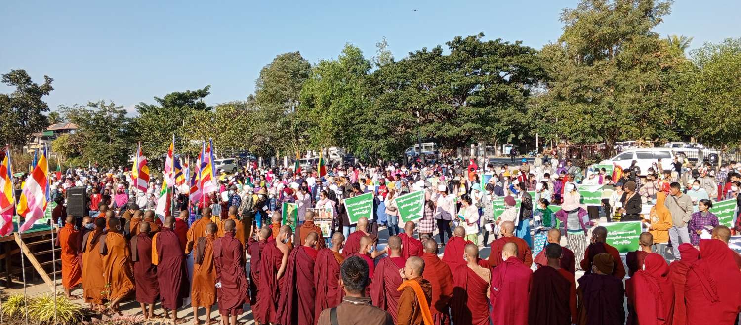 ဗုဒ္ဓဘာသာဝင်များ အထွတ်အမြတ်ထားရာ စေတီပုထိုးများ၊ ဗုဒ္ဓဆင်းတုတော်များအား