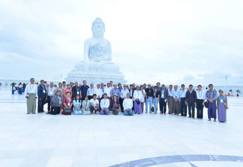 နိုင်ငံတော်စီမံအုပ်ချုပ်ရေးကောင်စီအဖွဲ့ဝင် ဒေါ်ဒွဲဘူ ဗန်းမော်မြို့နယ်အတ