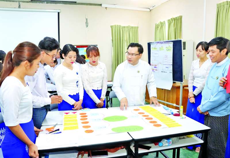 ဒုတိယဝန်ကြီး ဦးဝင်းဖေ ရန်ကုန် မန္တလေးအမြန်လမ်းမကြီး နေပြည်တော