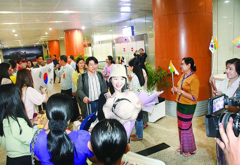 နိုင်ငံ့ဝန်ထမ်းတက္ကသိုလ် အောက်မြန်မာပြည် အုပ်ချုပ်မှုစွမ်းရည်မြင့်မားရေး သင်တန်းအမှတ်စဉ် ၄ န